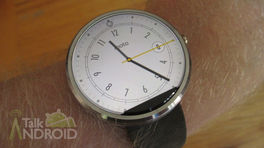 This is what the pre-installed Moto 360 custom watch faces look like ...