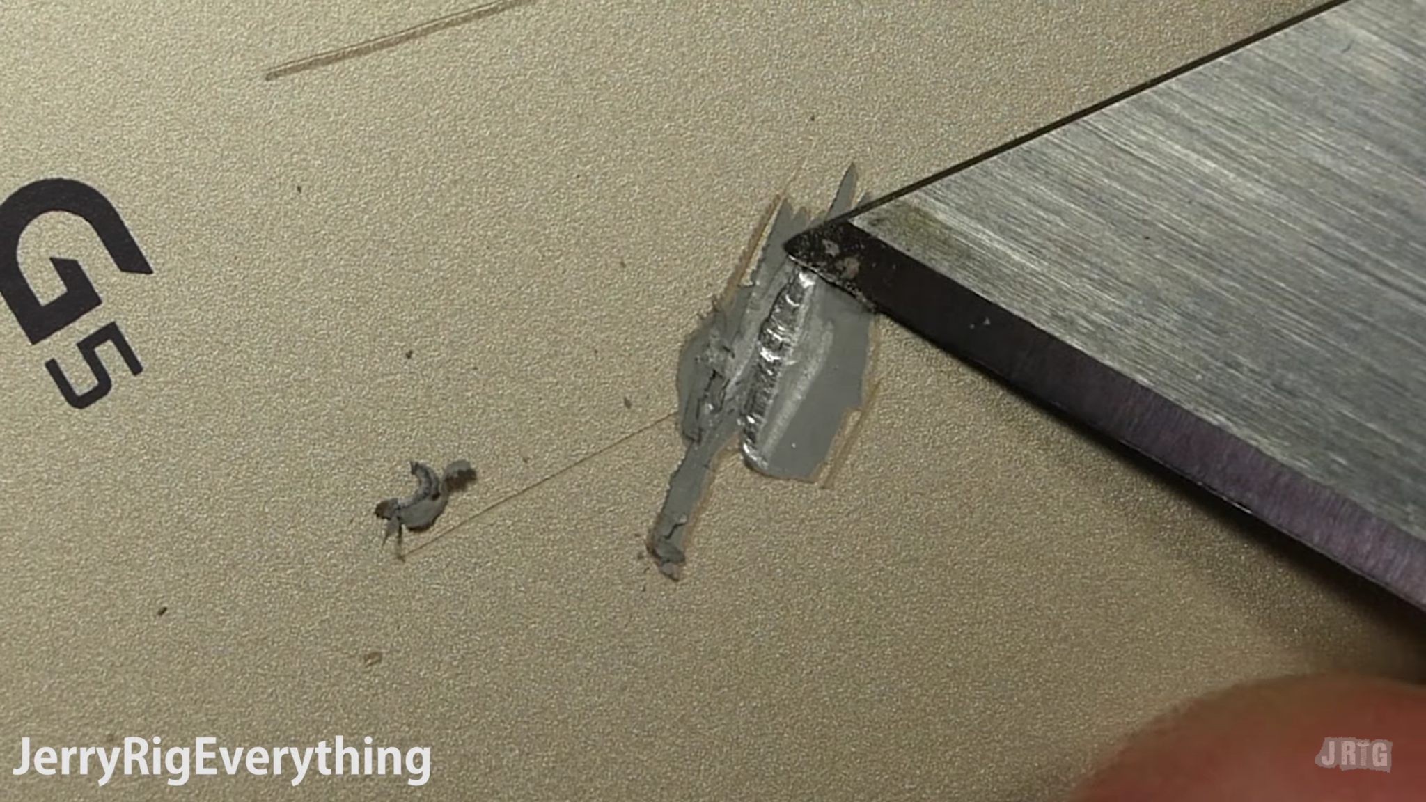 Teardown video reveals rear panel of G5 has thick plastic coating; LG ...