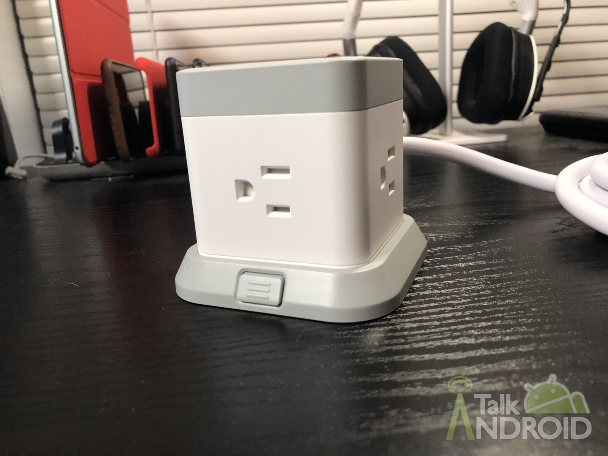 BESTEK 3-outlet vertical cube power strip with USB-C review - Talk Android