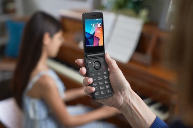 TCL's Latest Flip 4 5G Brings Back Joy Of Pressing Real Buttons - Talk ...